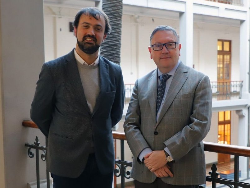 Alcalde de Valparaíso y PUCV acuerdan trabajar por la ciudad | Pontificia Universidad Católica ...