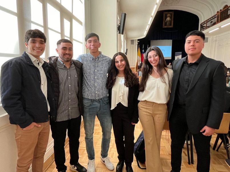 PUCV ofrece distintas vías de atención presencial y remota para ...