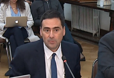 Profesor Alan Bronfman participó en sesión de Comisión de Constitución ...
